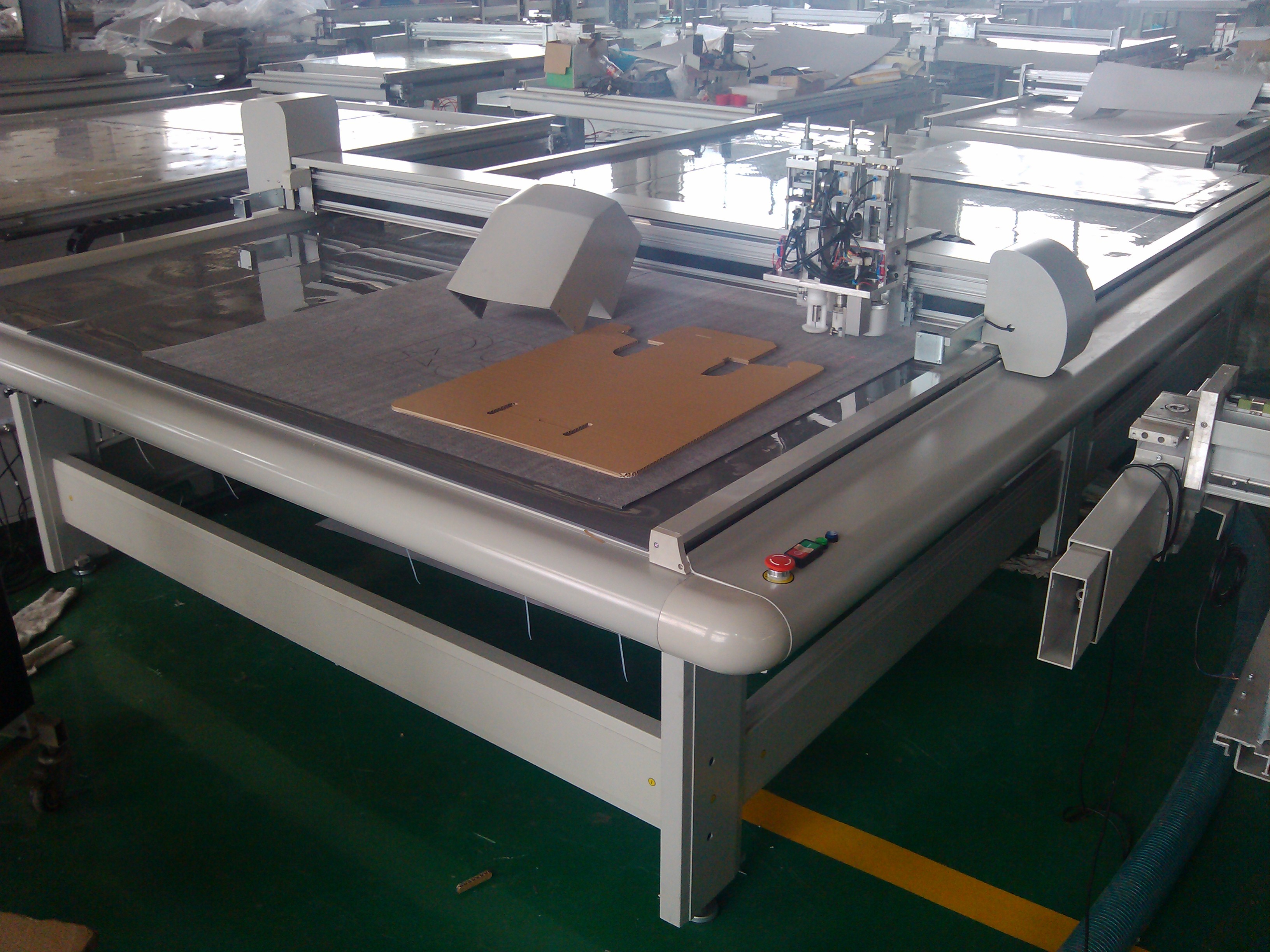 Oscillating Drag Knife Paper Box Making Machine Drawing Creasing ...